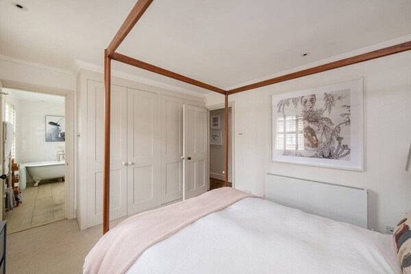 3-bed Home W Private Parking Fairytale Garden - Londres