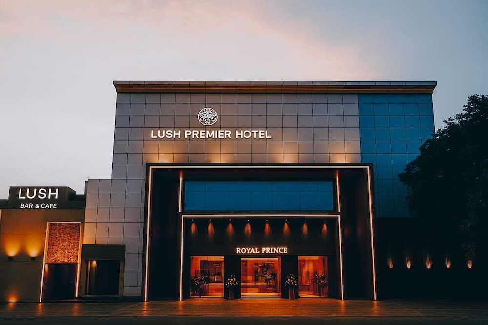 Lush Premier Hotel - Kanpur