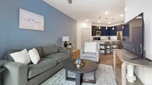 Apartamento (1 Bedroom) | Sala | Televisor de 50 polegadas com canais digitais 