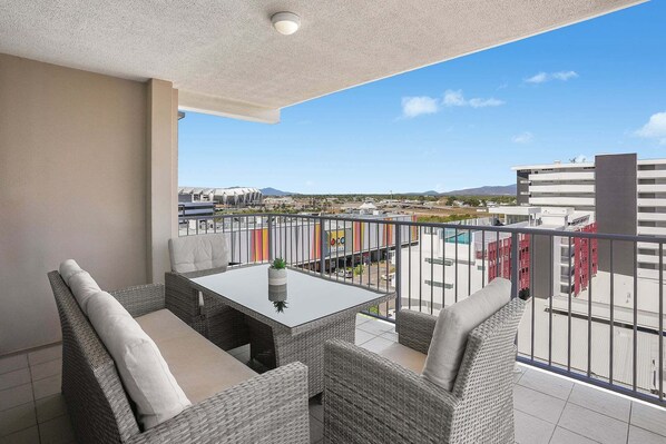 City convenience in Modern Townsville Apartment w secure parking, pool ...