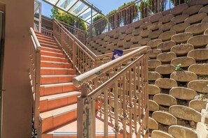 Family Suite - Indoor Hot Tub, Heated Pool, Play Park & Table Mountain ...