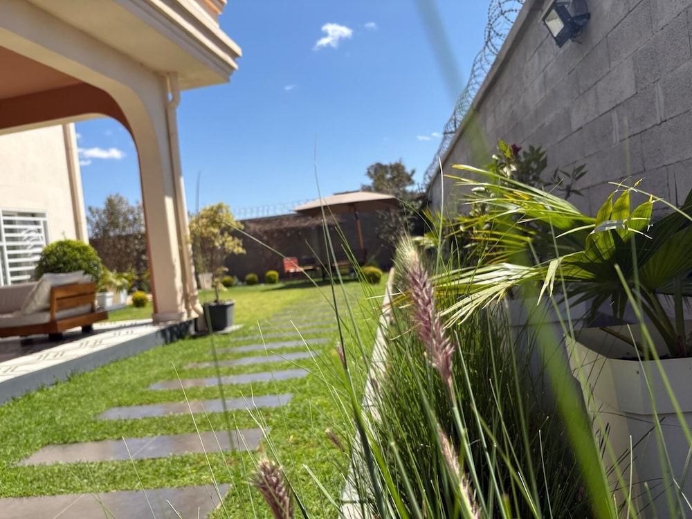 Tia Vahine - Boutique Hôtel Ivato - Antananarivo