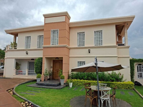 Tia Vahine - Boutique Hôtel Ivato - Antananarivo