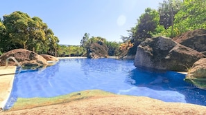 2 piscinas exteriores 