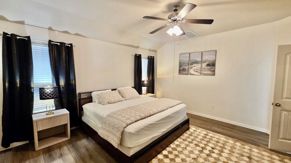 Spacious and cozy single story Home in peaceful Austin with office and ...