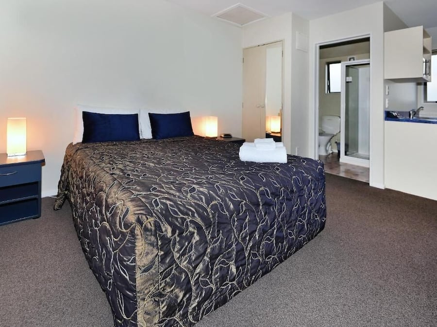 Espaço de trabalho para notebook, cortinas blackout, Wi-Fi de cortesia