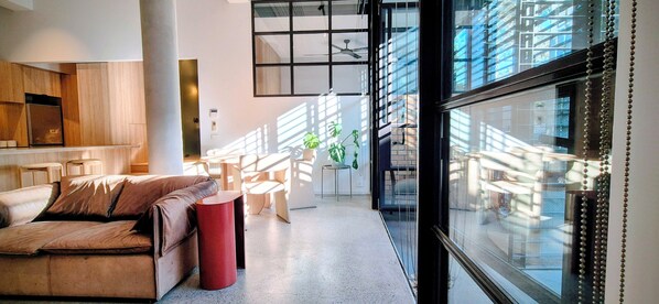 Light filled inner city warehouse stay Reviews, Deals & Photos 2026 ...