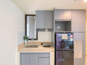 Apartamento Standard, 3 quartos | Cozinha privada | Utensílios de cozinha 