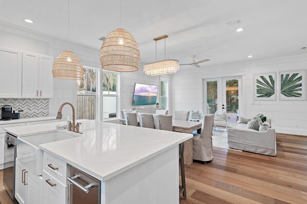 6BR 30A Oasis • Pool, Golf Cart & Bikes Reviews, Deals & Photos 2026 ...