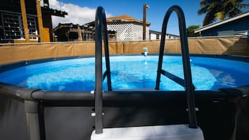 Piscina exterior, toldos gratuitos, espreguiçadeiras