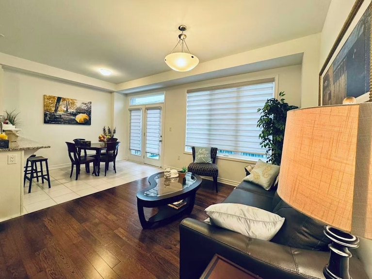 Luxury 4br Oakville Townhome + 3 Free Parking - Oakville