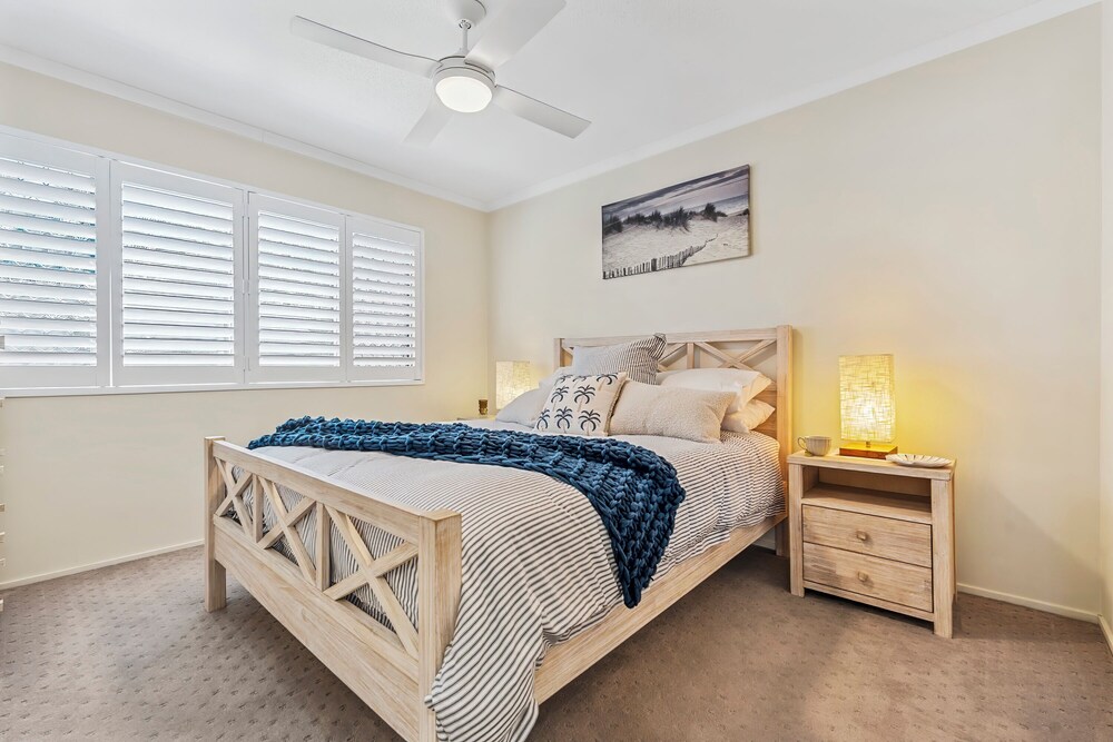 Two bedroom unit just a short stroll Alexandra Headland beach ...