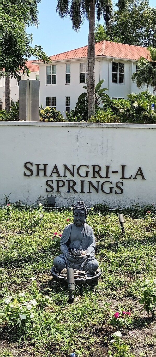 The Tree House 2Br, 2Ba near beach and shopping Reviews, Deals & Photos ...