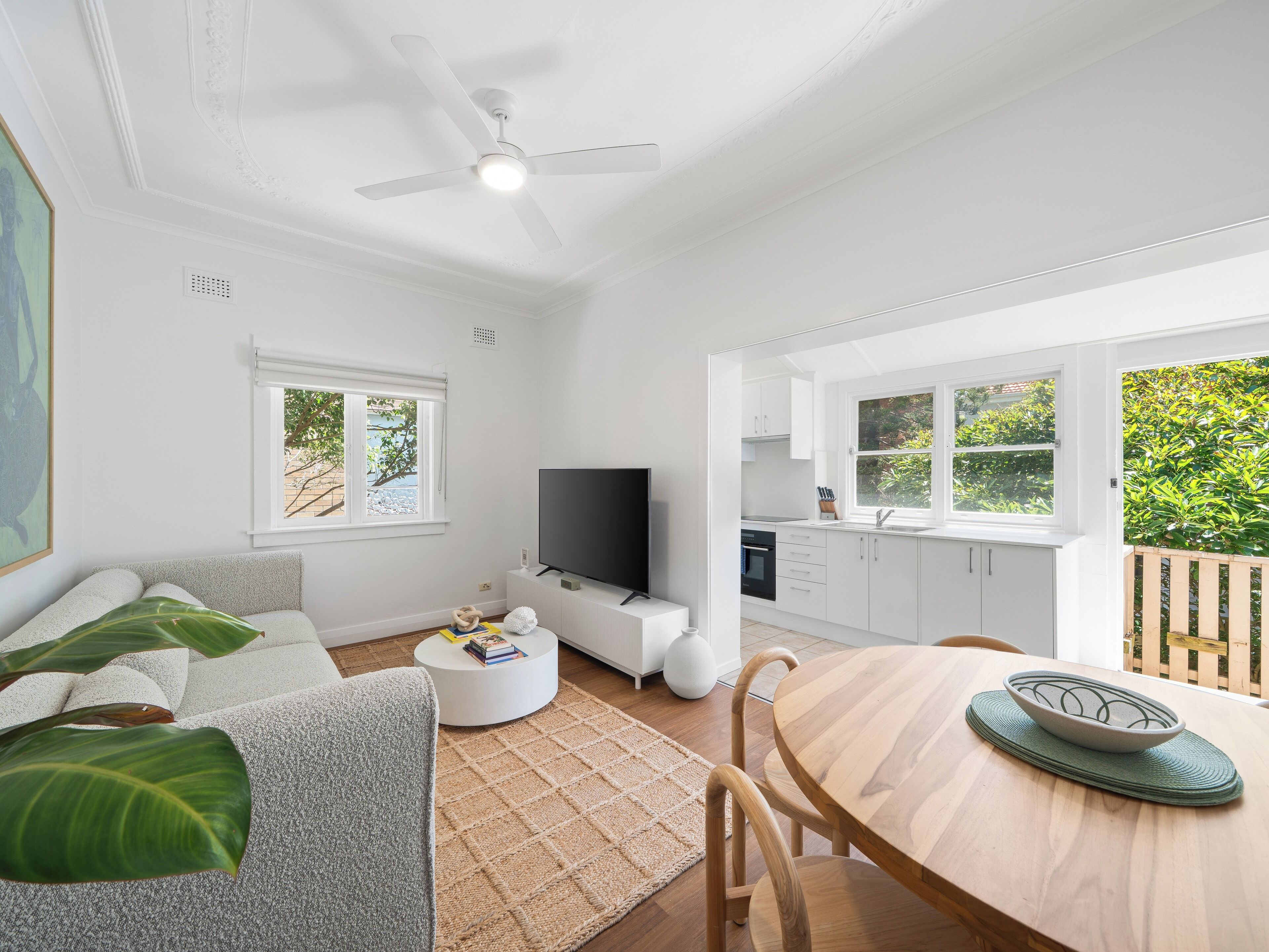 Apartamento, 3 quartos, não fumadores | Sala de estar | Smart TV de 50 polegadas com canais digitais 