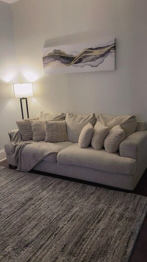 2-bedroom apartment on the edge of St. Louis' river, perfect location ...