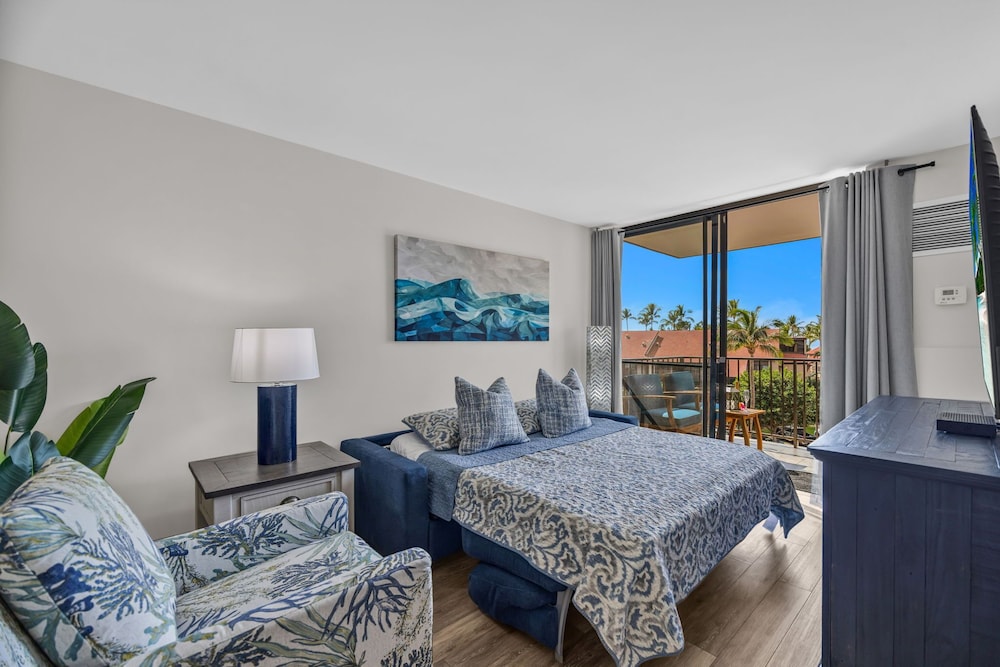 Hip Oceanfront Resort Vistas - Maui, HI