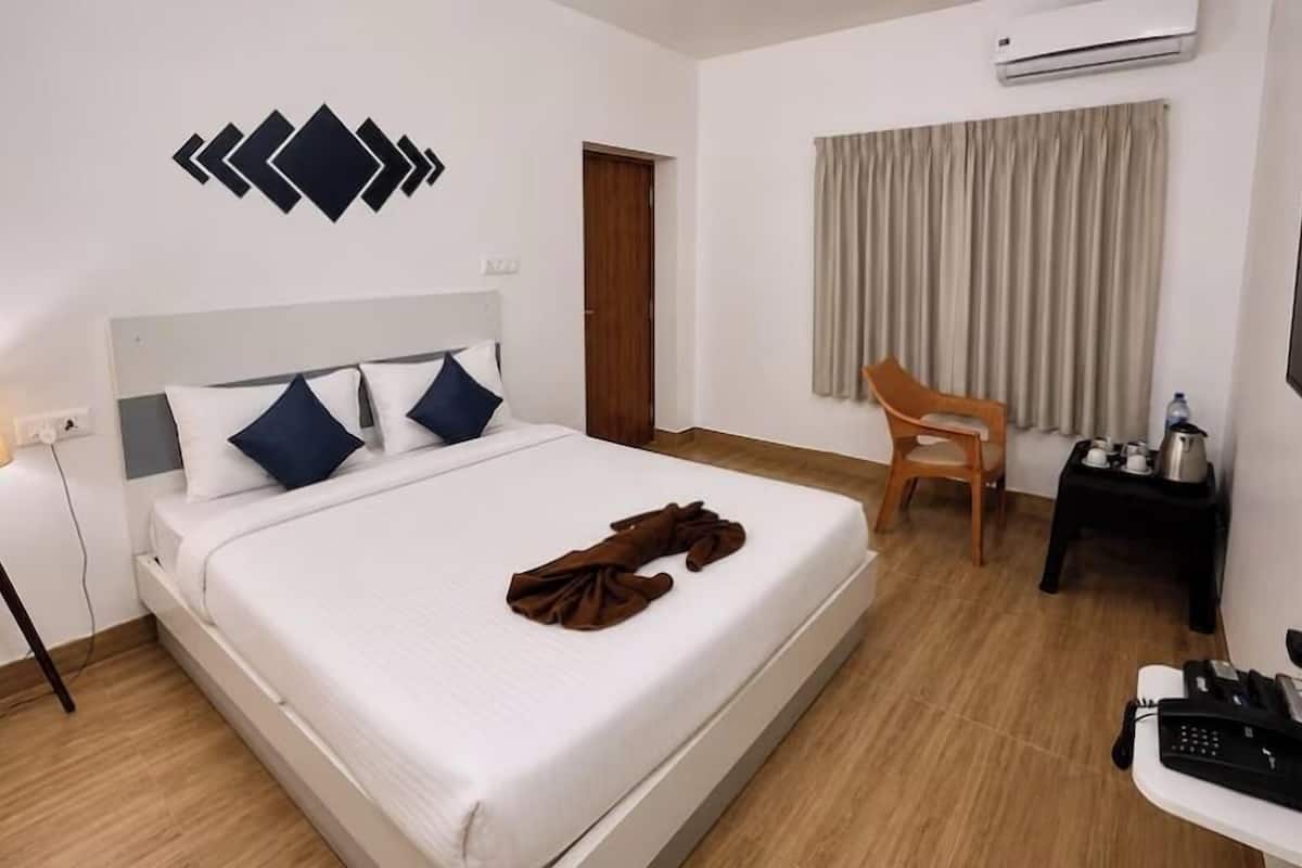 Quarto casal clássico | Escrivaninha, Wi-Fi de cortesia, roupa de cama