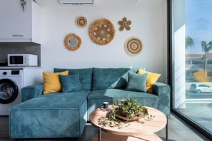 Apartamento, 1 cama de casal e sofá-cama, cozinha, Vista para a cidade | Sala | Smart TV, Netflix, serviços de streaming 