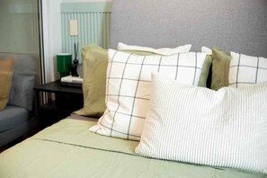 Cozy Designer Studio at Acqua Private Residences Reviews, Deals ...