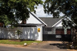 Fachada da propriedade