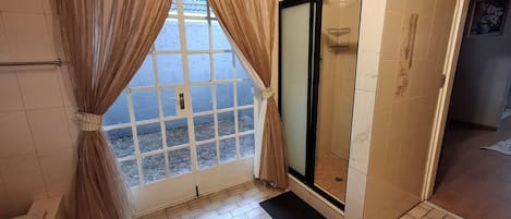 Quarto casal luxo | Banheiro | Produtos de toalete grátis, secador de cabelo (mediante solicitação)