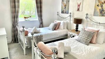 4 quartos, Wi-fi grátis, roupa de cama fornecida