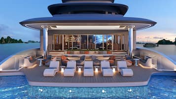 Piscina exterior, espreguiçadeiras