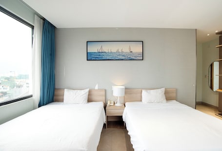 Quarto Twin, Vista para a cidade | SecretƔria, quartos insonorizados, ferro/tƔbua de engomar, Wi-fi grƔtis