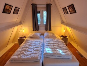 Chalé | 2 quartos, roupa de cama