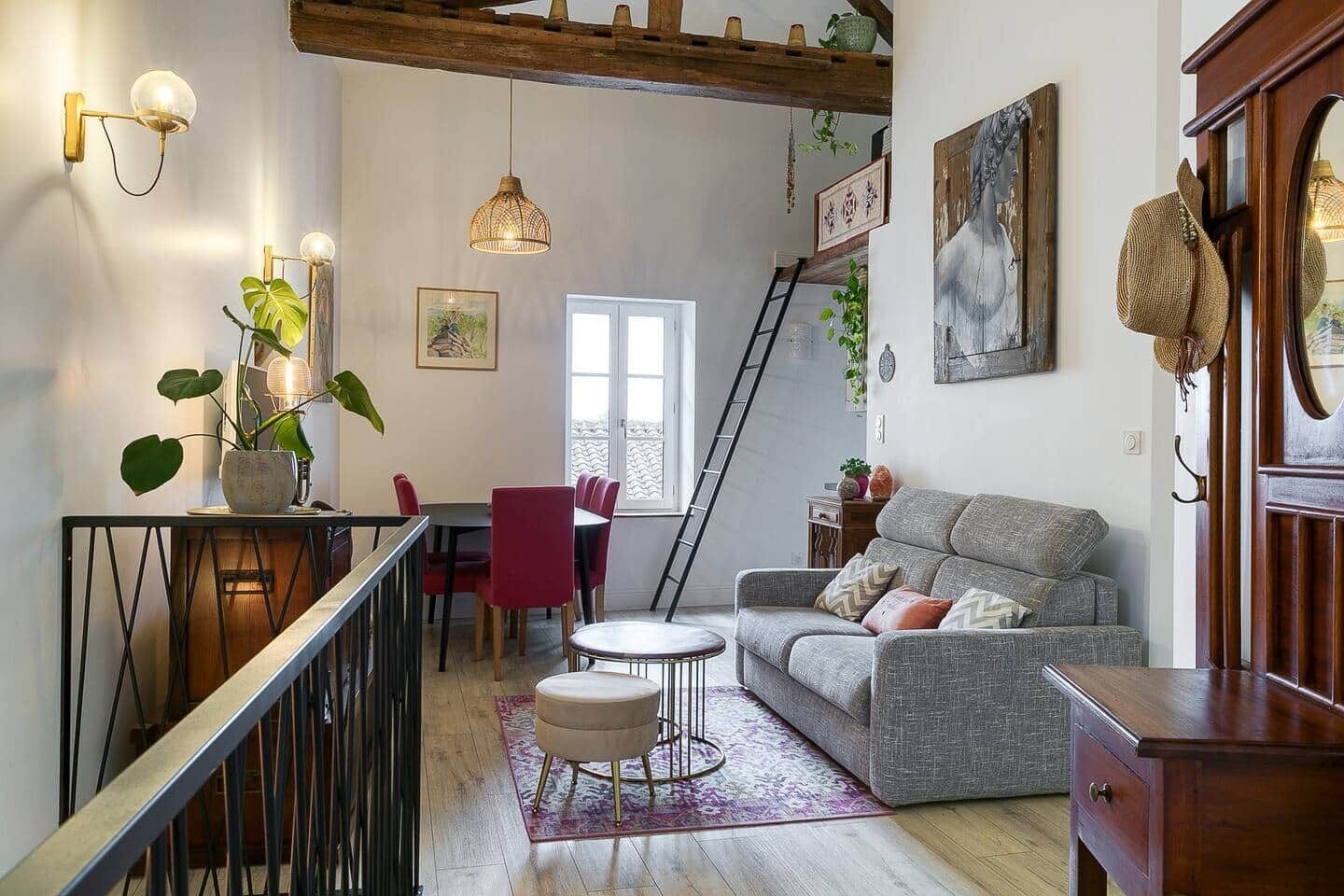 Artist's Apartment In The Historic Center - Neuville-sur-Saône