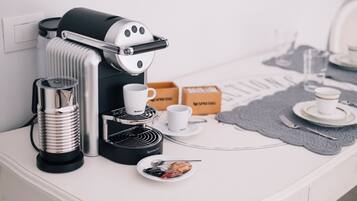 Minibar, cortinas/cortinados opacos, Wi-fi grátis