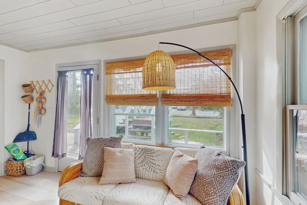 1br Home W/ Outdoor Shower, Steps To Beach - Surf City, NC