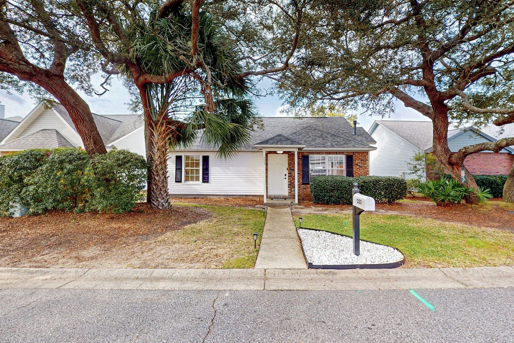 Dog-friendly 3br Near Destin W/ Fireplace, W & D - Niceville, FL