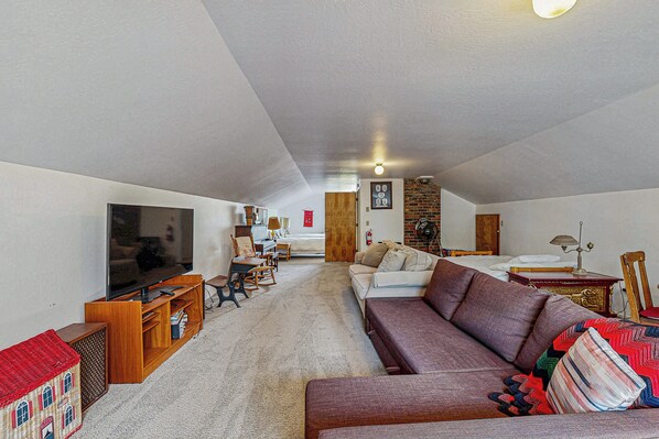 3BR Rustic Riverfront Home w/ Wood Stove en Graeagle: ver hotel ...