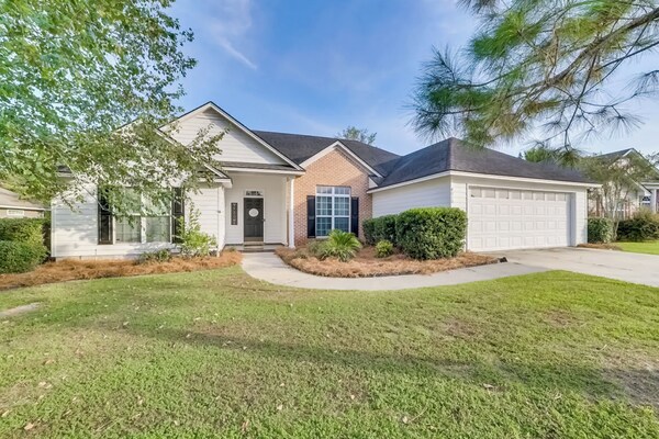 3 Br Cozy Family Home W/ Playground - Lakeland, GA