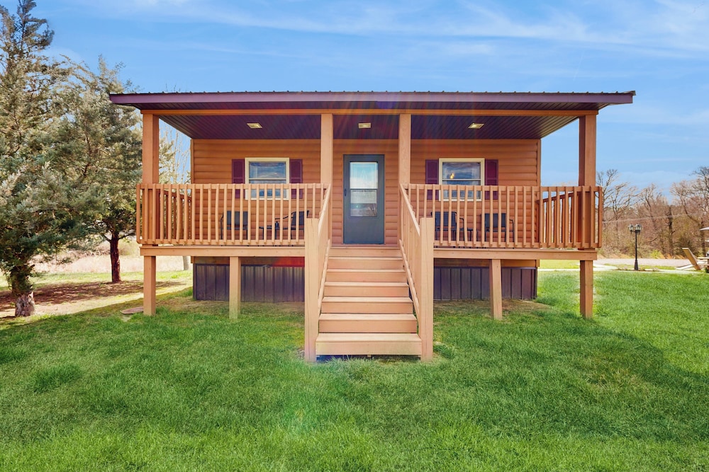 Lakefront, Pet-friendly 1br W/ Porch & Fire Pit - Illinois