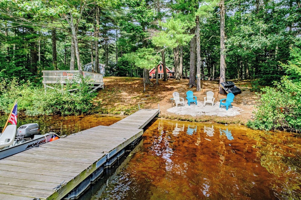 3br Dog-friendly Lake Home W/ Dock & Fire Pit - Limerick, ME