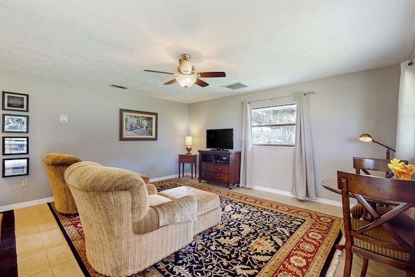1 Br Guesthouse W/ Full Kitchen & Lake View - Paynes Prairie Preserve State Park, Micanopy