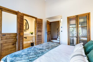 Cofre com capacidade para portátil, cortinas/cortinados opacos 