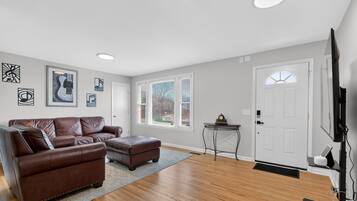 Casa, 4 quartos | Sala de estar | Smart TV, serviços de streaming