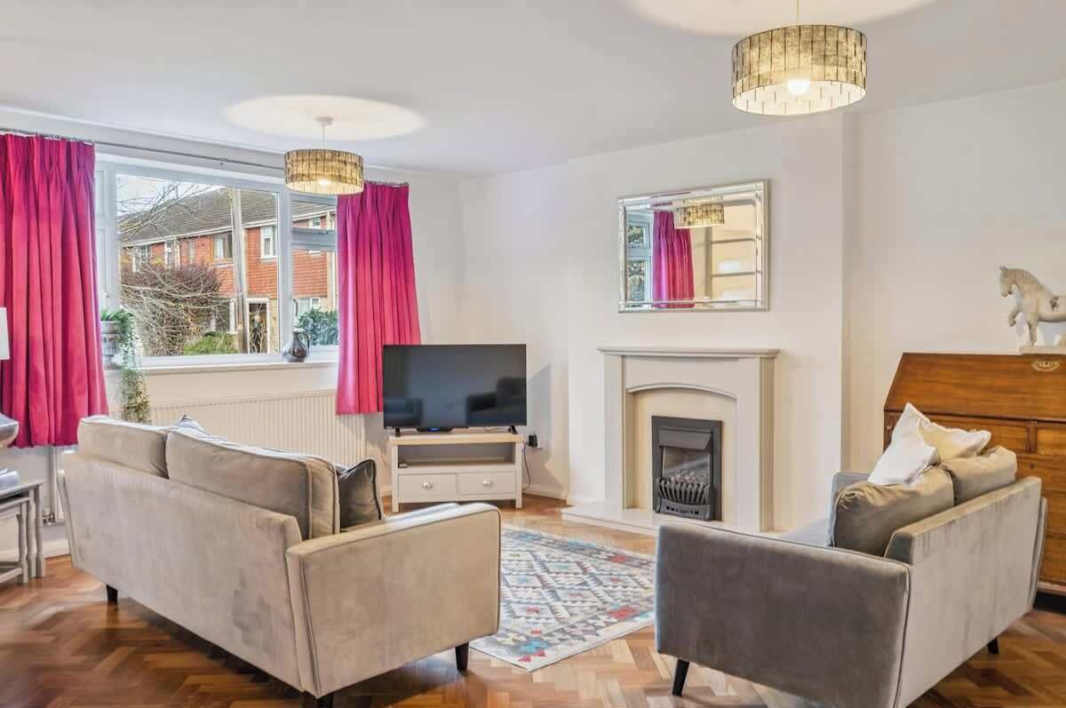 4-bed Family Home - Central Windsor By Tempstay - Windsor