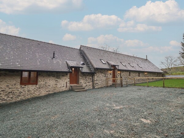 Godre'r Gyrn, Plas Moelfre Hall Barns - Shropshire