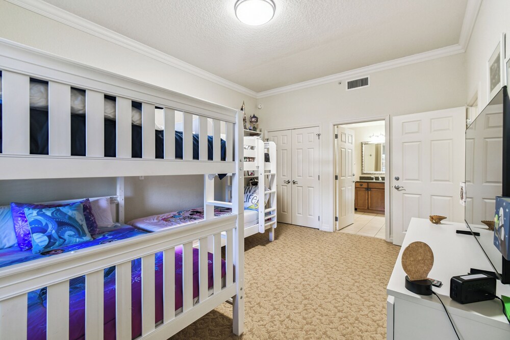 HEAVEN ON EARTH! Gorgeous, NEW, Disney Reunion Home, Sleeps 9, 8 POOLS ...