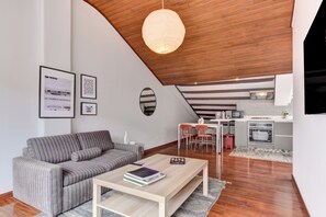 Apartamento (602) | Sala de estar | Smart TV de 45 polegadas com canais digitais 