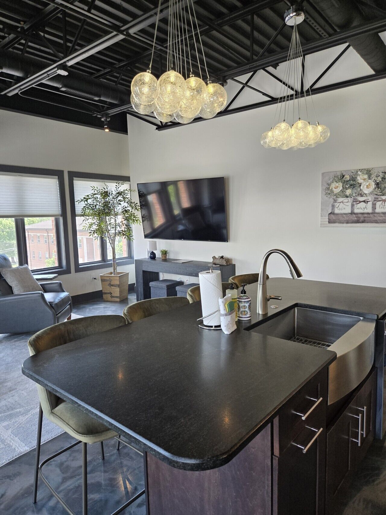 Overlooks Downtown Brevard With Stunning Mountain Views! - Brevard, NC