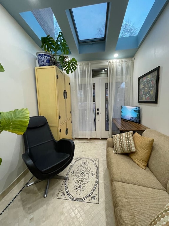 Downtown 3br Duplex Full Kitchen Parking Off I-787 - Albany, NY