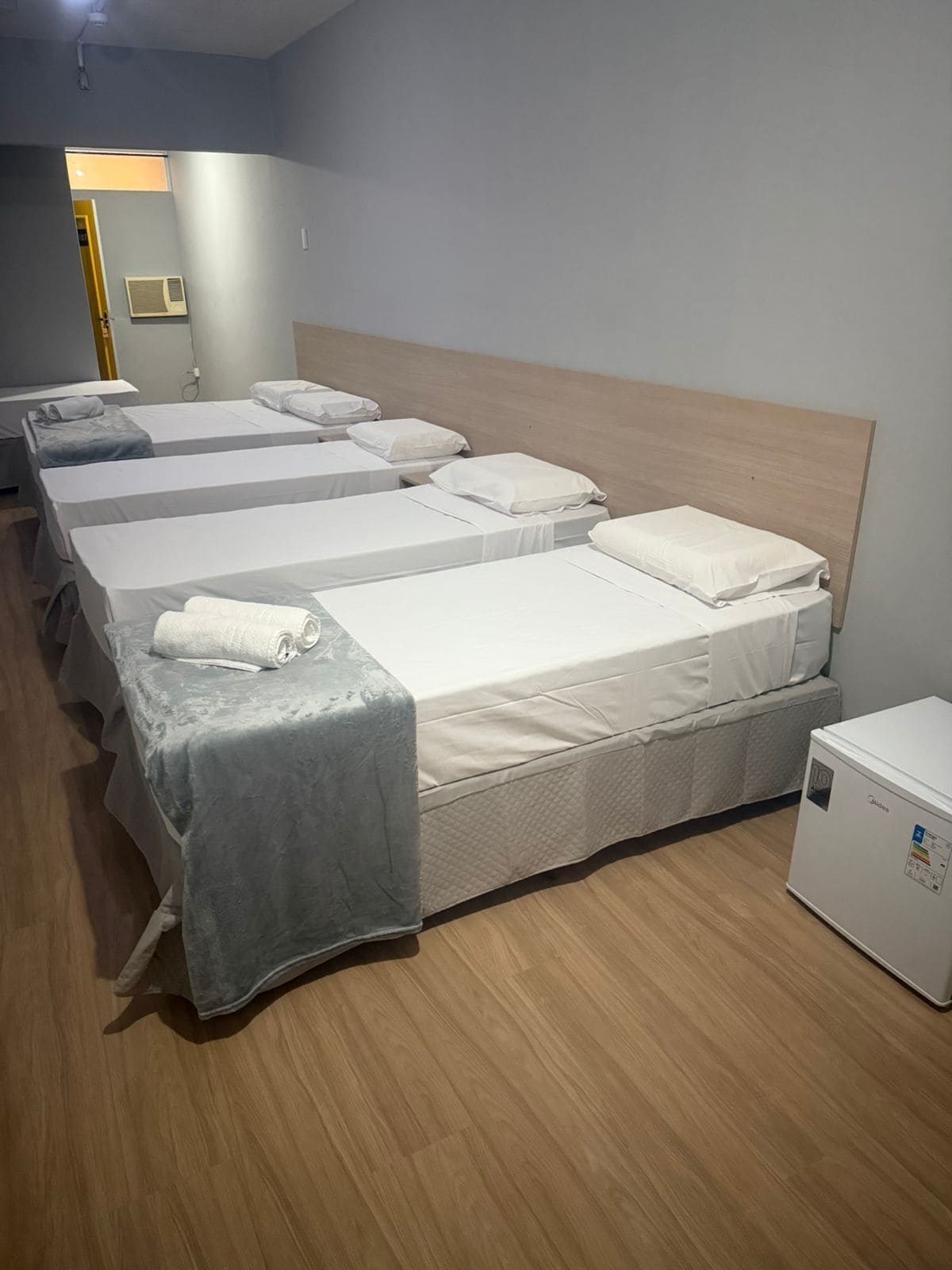 Quarto família | Espaço de trabalho para notebook, Wi-Fi de cortesia, roupa de cama