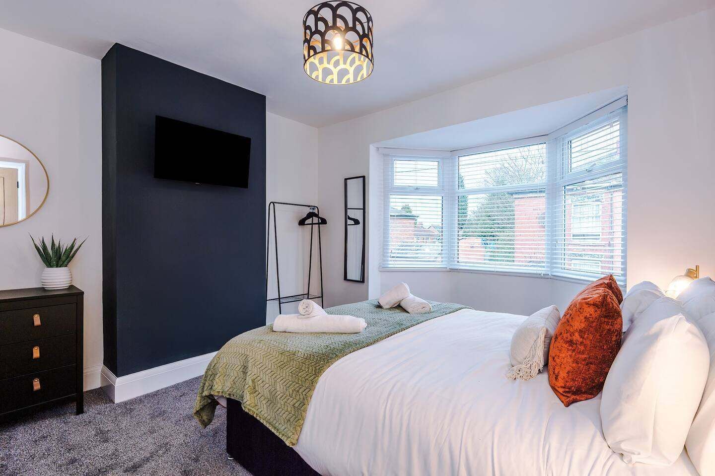 Spacious 4br Stay | Parking | Near Etihad - オールダム