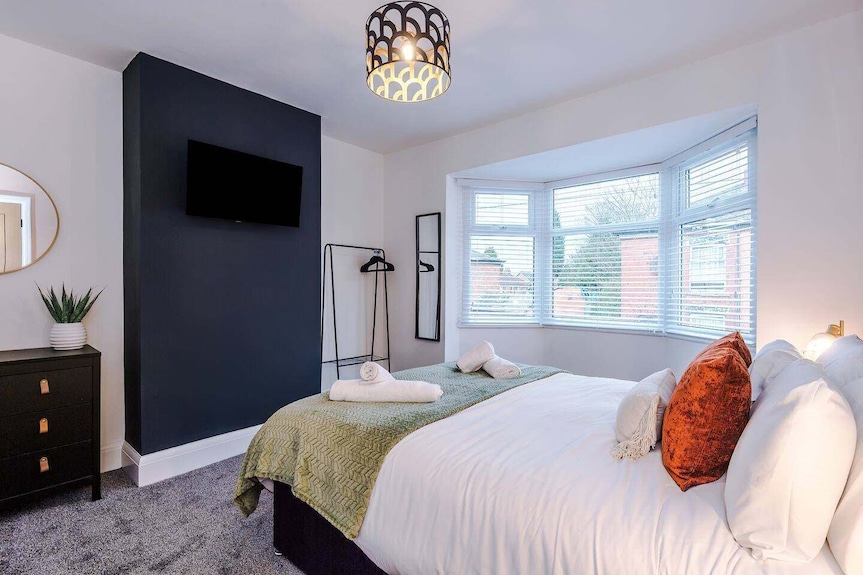 Spacious 4br Stay | Parking | Near Etihad - オールダム