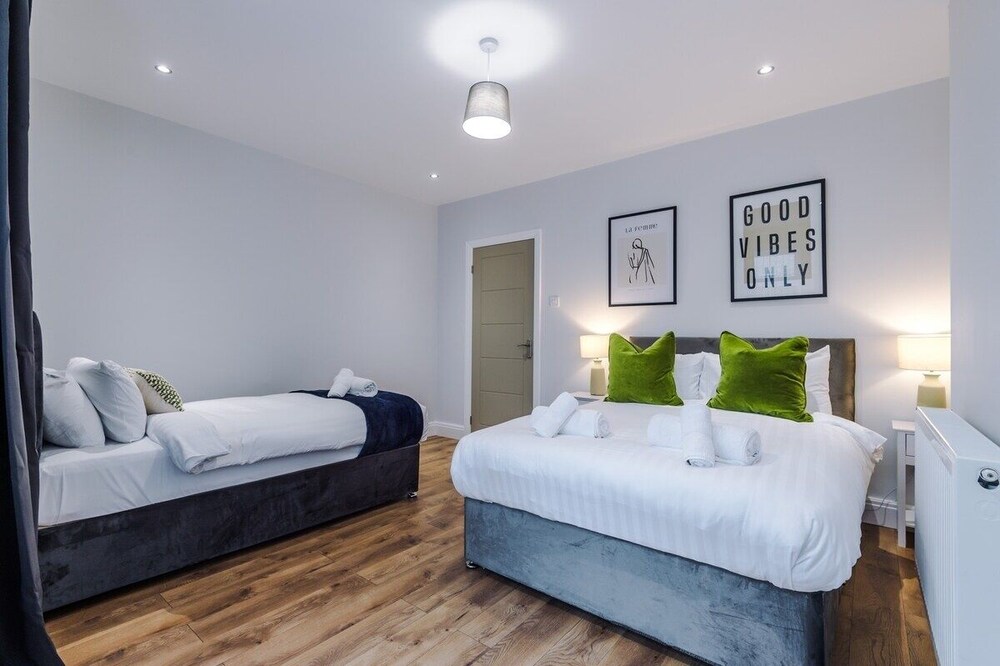 4BR BIG Contractor House - 8 Beds - Free Parking - Bootle | Vrbo